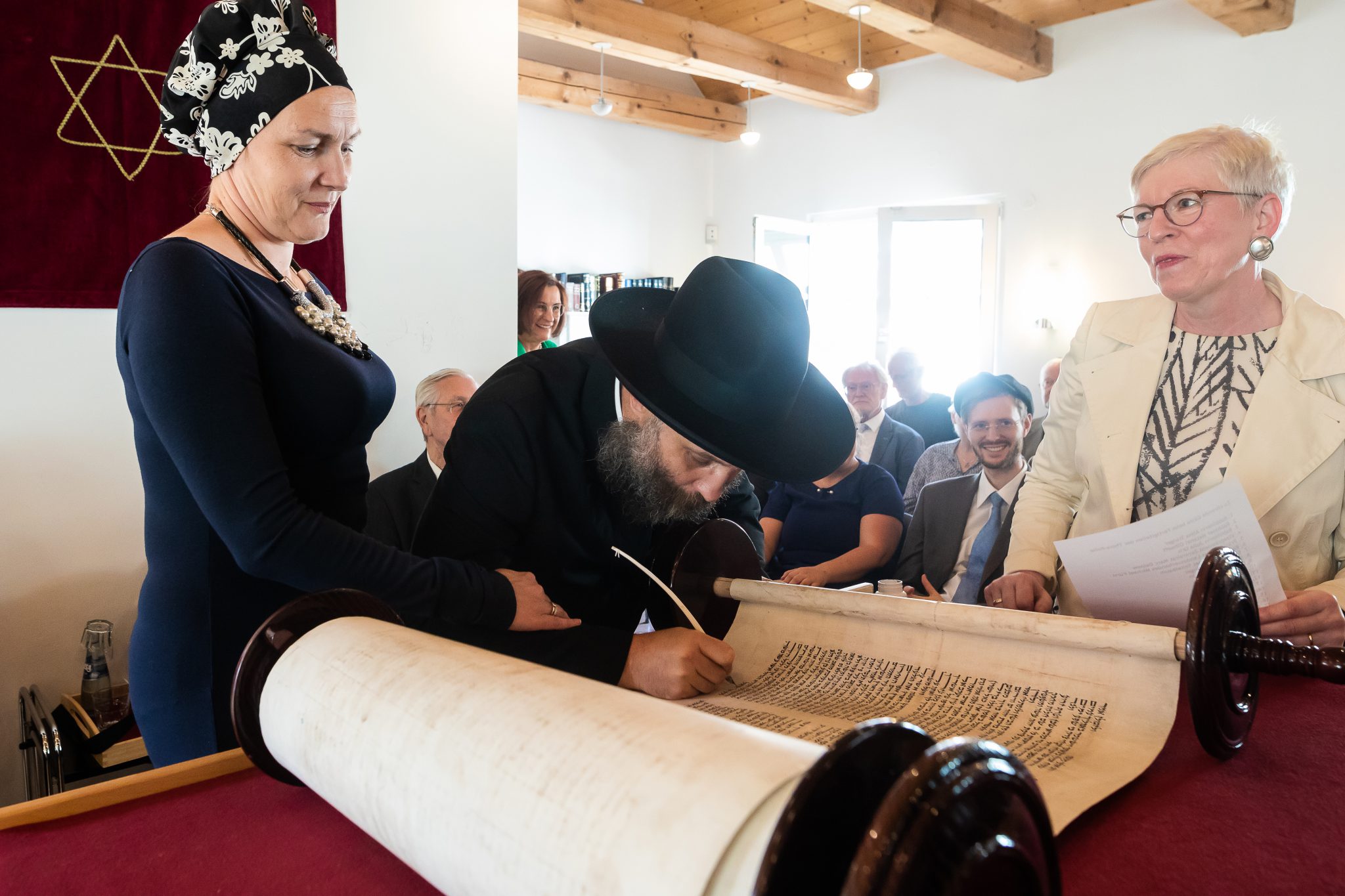 Die Gemeinde ist unter dem Dach des Zentralrates der Juden in ...